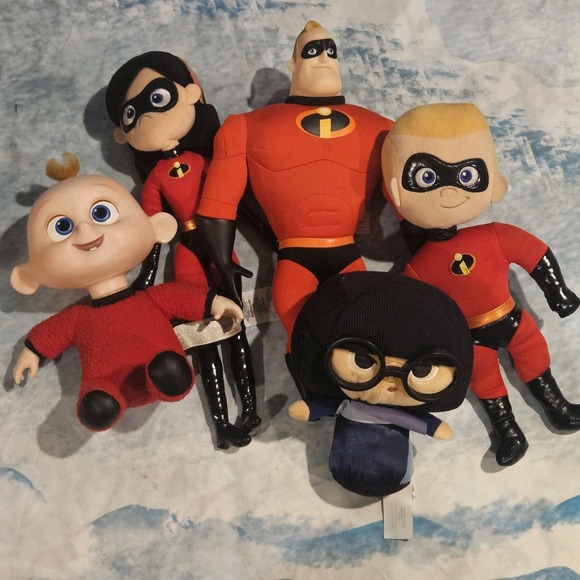 Disney | Toys | Disney Pixar Incredibles Plush Family Set Of 5 Mr ...